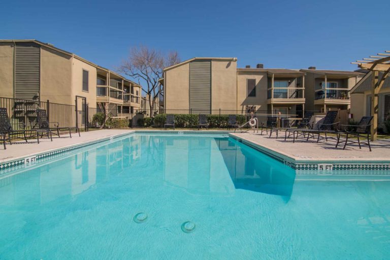 SilverSprings_exterior_pool-3 - Silver Springs Apartment Homes